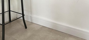 Installer les surplinthes decoflair comme un pro